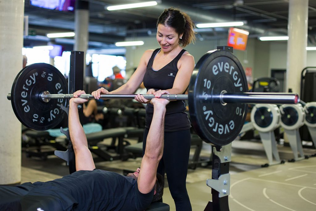 Gruppi muscolari da allenare insieme: routine petto e gambe – GO fit IT